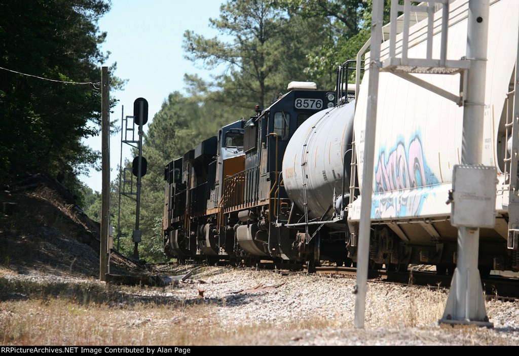 CSX AC44CW 464, ES44AH 3231, and SD50-2 8576 rush mixed freight southbound